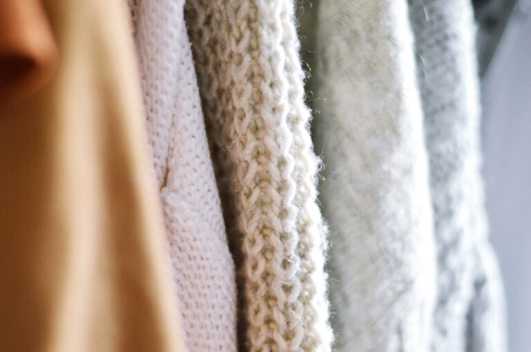 Knit The World: Patterns And Inspiration From Global Travel - Heat Caster